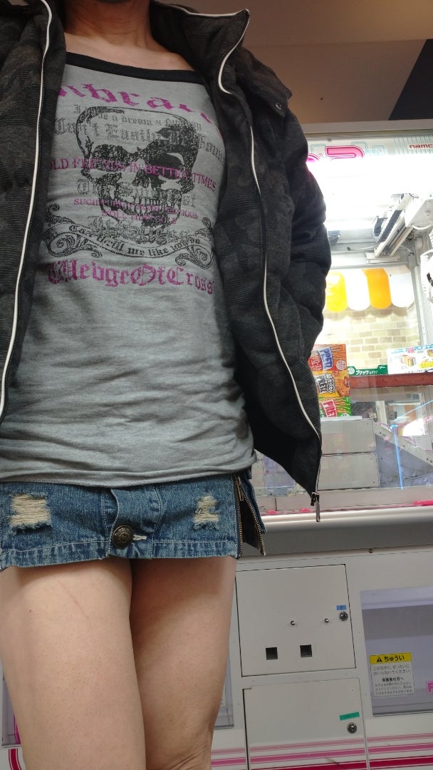 マイクロミニスカートでノーパンお出かけ やっちゃんの秘密の部屋